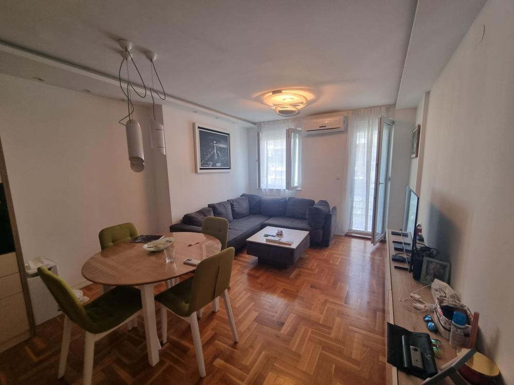 Trosoban stan na prodaju, 66m2, 216.300€