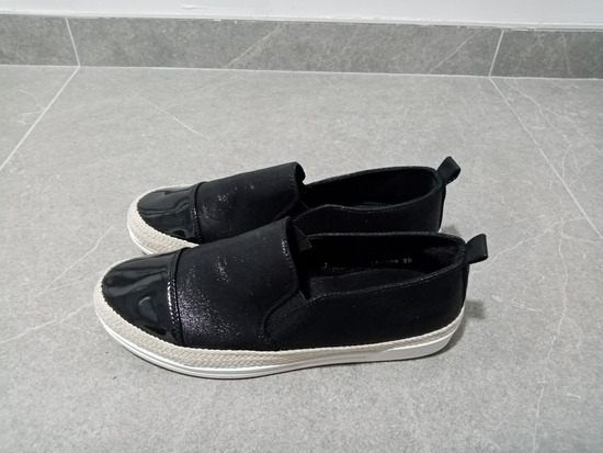 Opposite nove espadrile