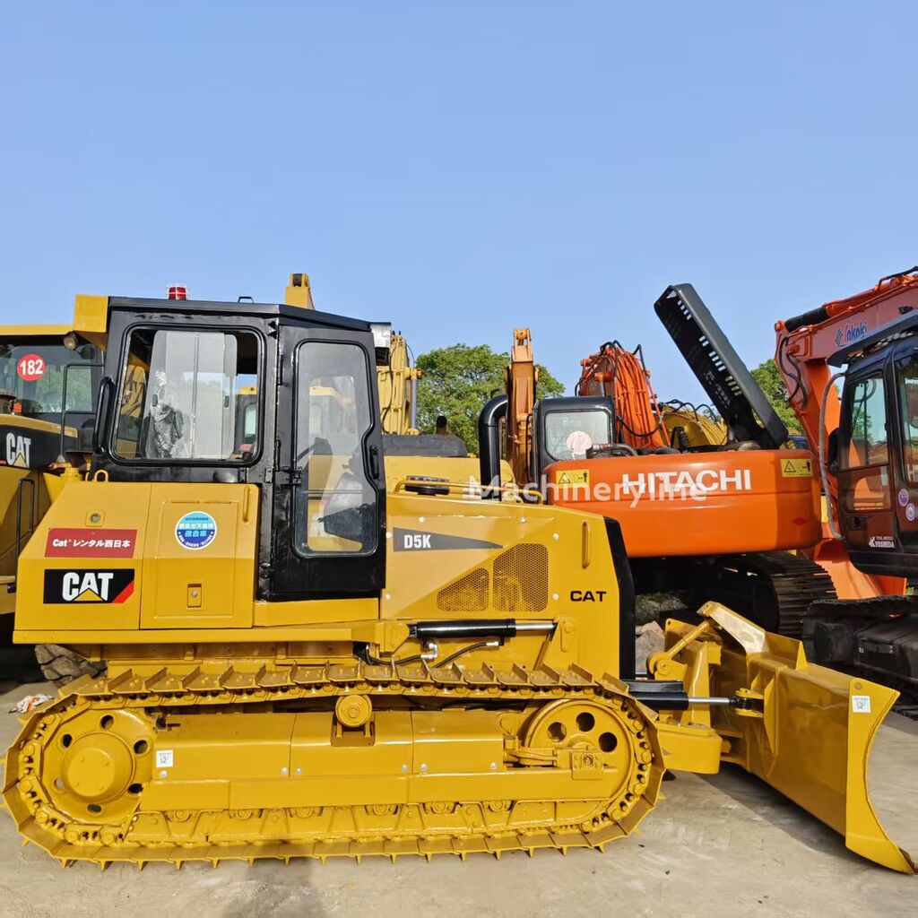 Caterpillar D5K buldožer