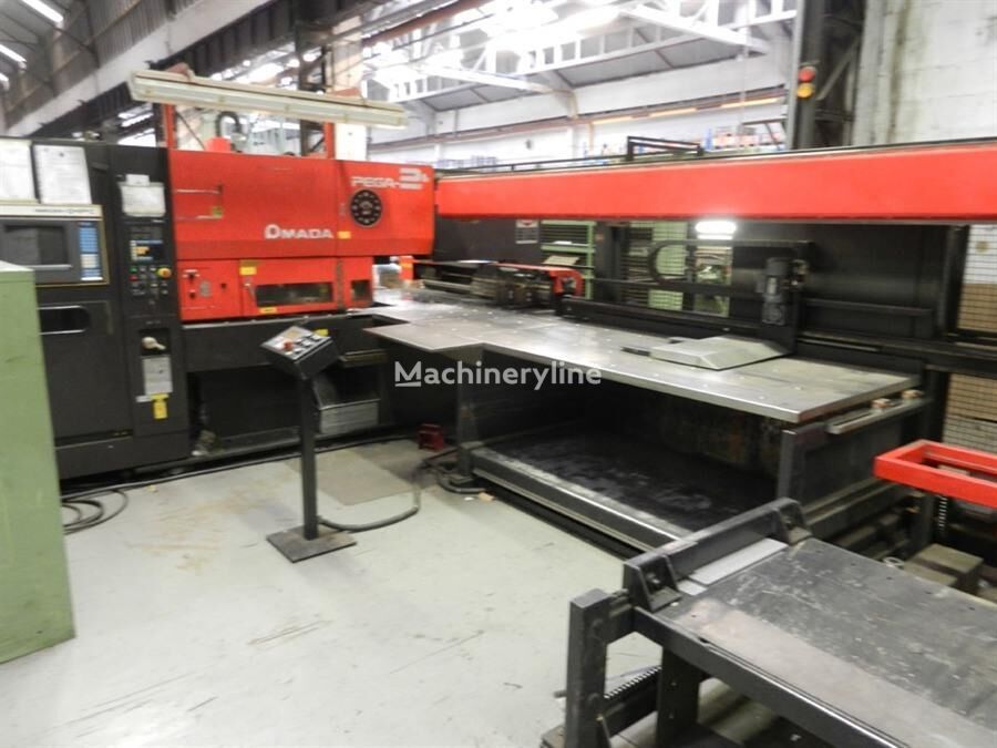 Amada Pega 244 koordinatno probojna presa