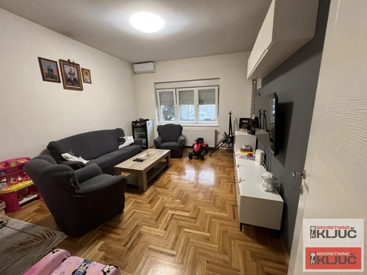 Prodaja, trosoban stan, 87m², Veternik, Novi Sad Sve Podlokacije