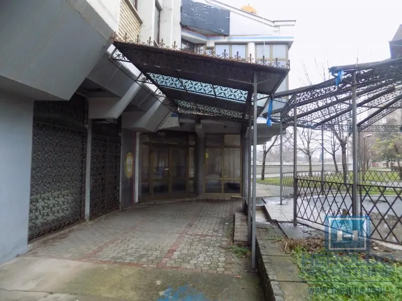 Prodaja, poslovni prostor, 200m2, Centar, Paraćin