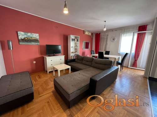 GRABVICA - KOMFORAN, ODMAH USELJIV, TROSOBAN STAN I GARAŽA