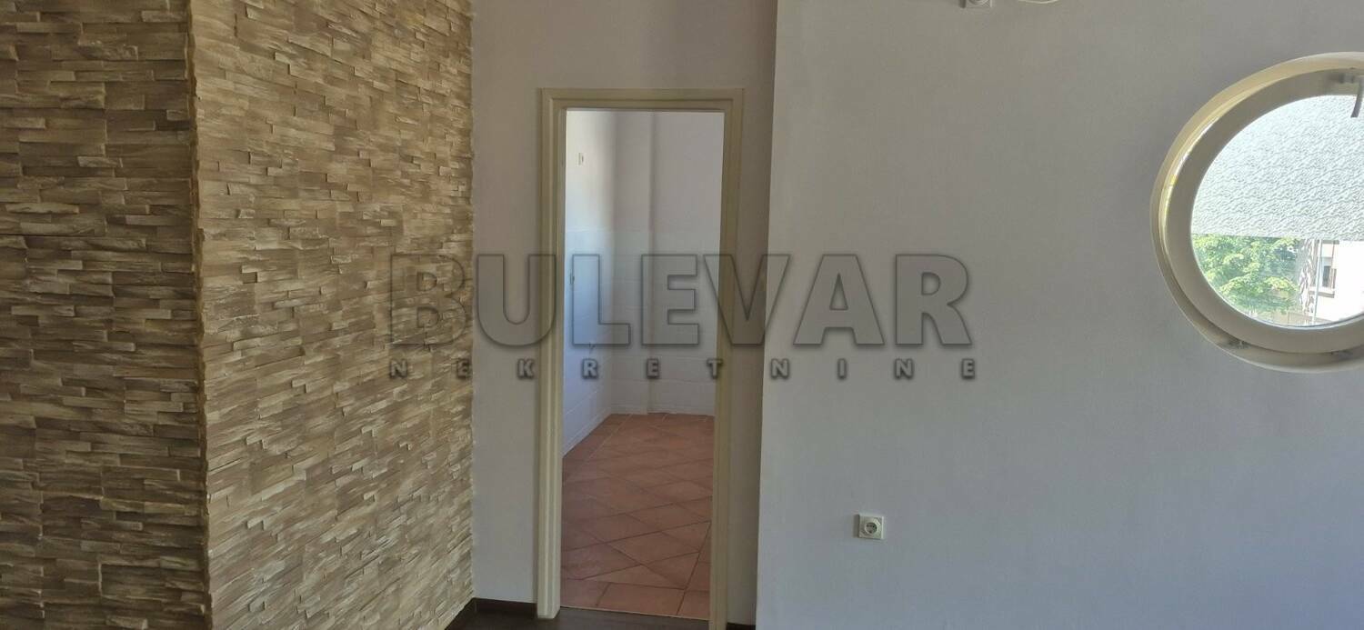 Izdaje se poslovni prostor u centru