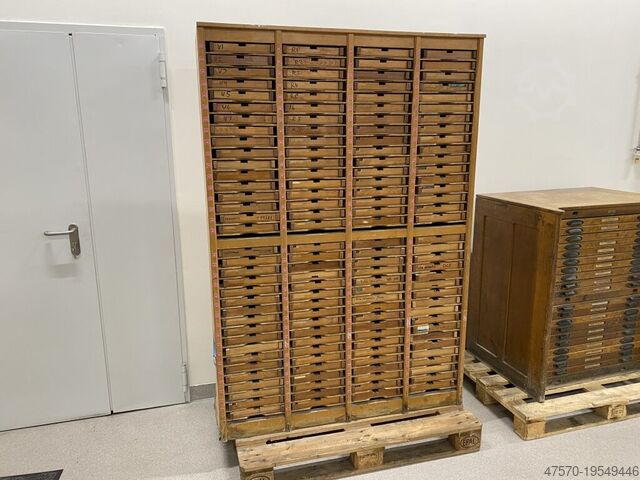 Tipografske police za materijale, font
Typographic shelving for materials, fonts, etc
