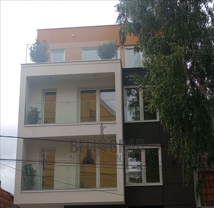 Zemun - novogradnja sa garažnim mestom