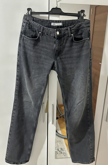 Zara crne low rise farmerke
