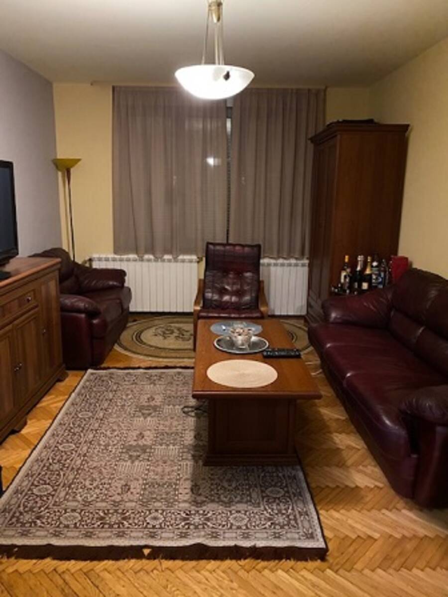 Prodajem cetvorosoban stan kod Gradske bolnice