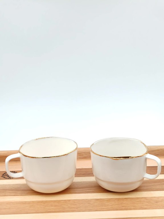 Lina sa drškom od prozirnog porcelana