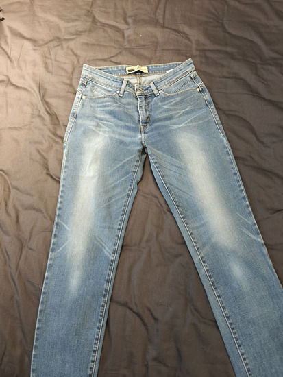 sale..Levi's curvy skinny