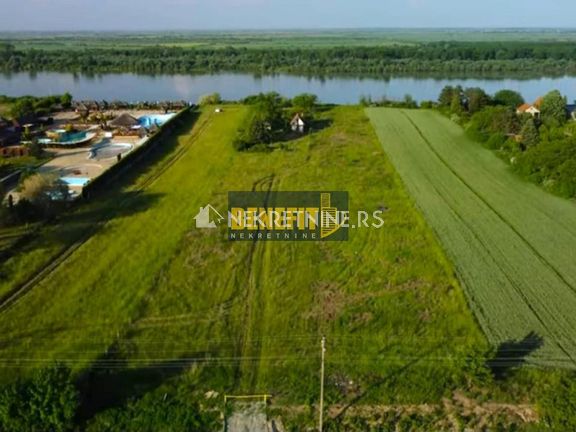 Surduk-plac sa najlepšim pogledom na Dunav, 1.1ha
