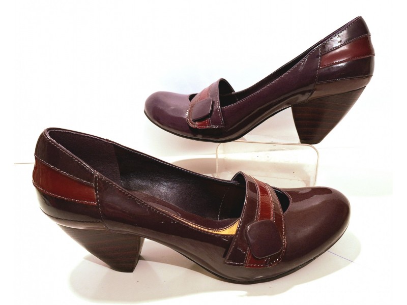Fantasticne ,,CLARKS,, NOVE KOZNE cipele br.38