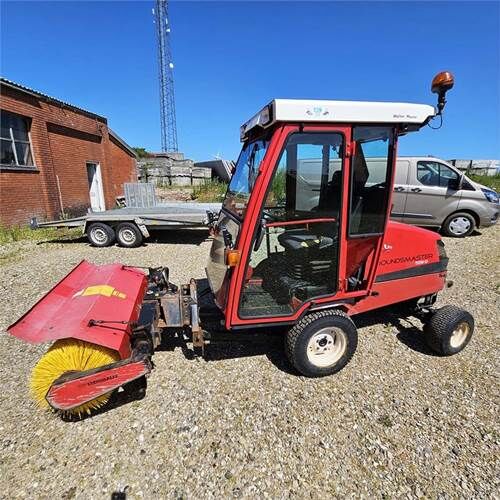 Prodaje se Toro Groundsmaster 228 D vozilo za čišćenje ulica na aukciji