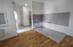 Prodajem Stan-Apartman, Grbavica
