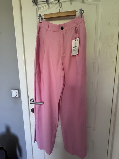 NOVO Zara pantalone sa etiketom