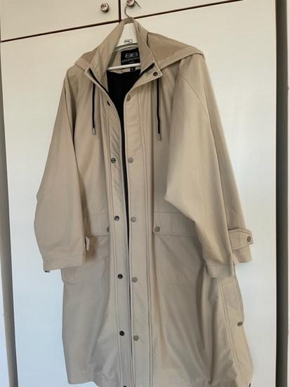 Sjajan Balenciaga mantil