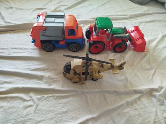 Lena traktor i đubretarac i helikopter