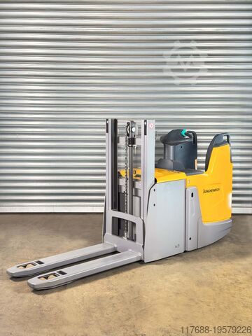 Putnici paletnih kamiona
Jungheinrich ERD 220 - Service Neu - Batterie 82% - 2t - 2,01m Hub