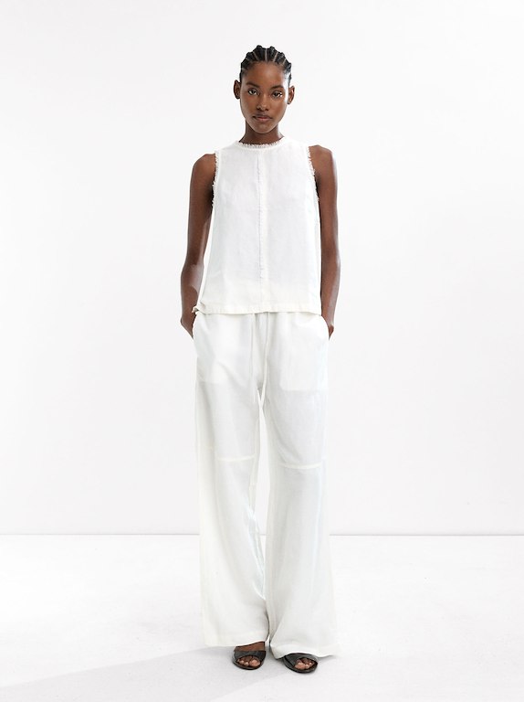 TOP WITH A BLEND OF LINEN AND LYOCELL