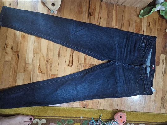 Tommy Hilfiger jeans novo