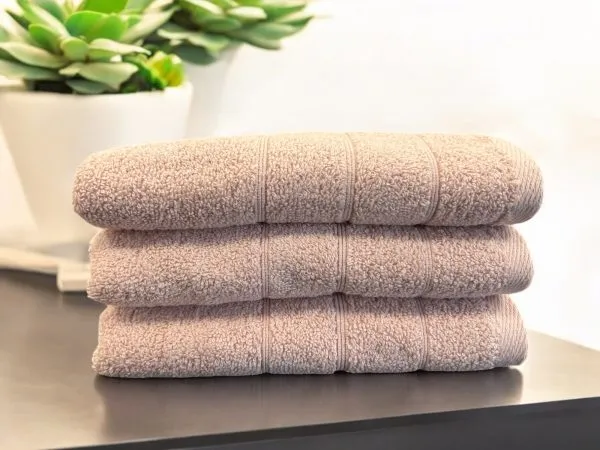 Peškir Bordura 50x100cm 550g/m2 Puder Roze boja Indy
