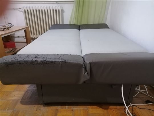 Prodajem polovan kauč / krevet