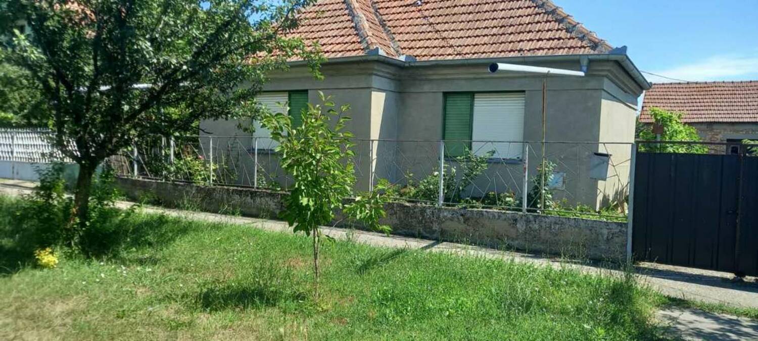 Prodajem kucu u centru Perleza