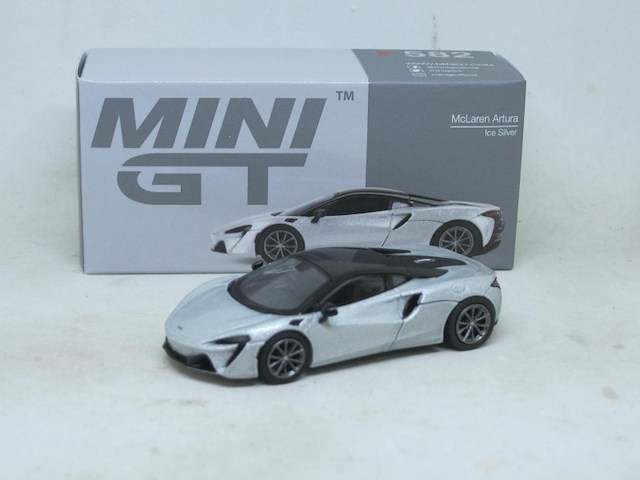 1:64 mini GT McLaren artura
