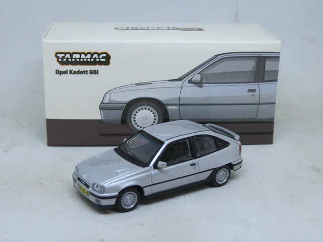 1:64 tarmac opel kadett GSI