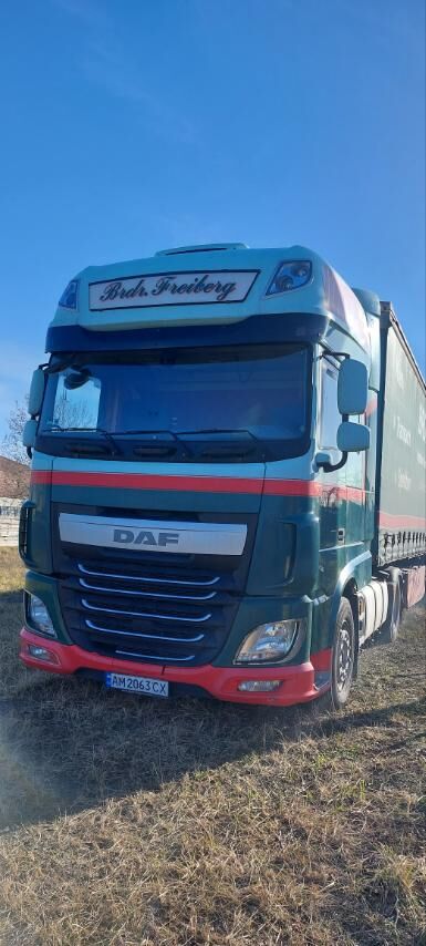 DAF XF 440 FT tegljač + poluprikolica s ceradom