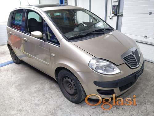 Lancia Musa desno krilo kod boje 261/a