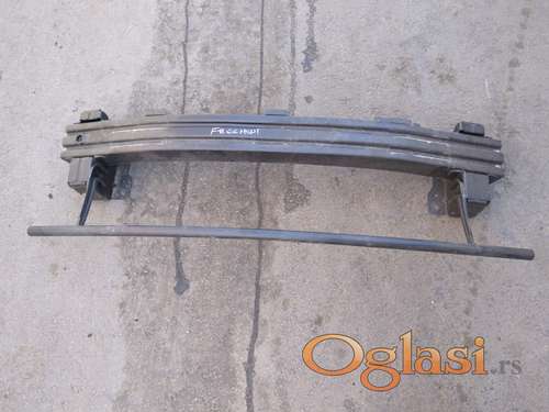 Fiat freemont prednja greda