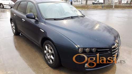 Alfa Romeo desno krilo