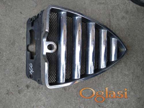 Alfa Romeo 166 gril na braniku ristaling