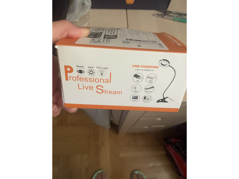 Lupa sa osvetljenjem crna