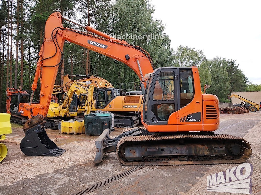 Doosan DX140 bager guseničar