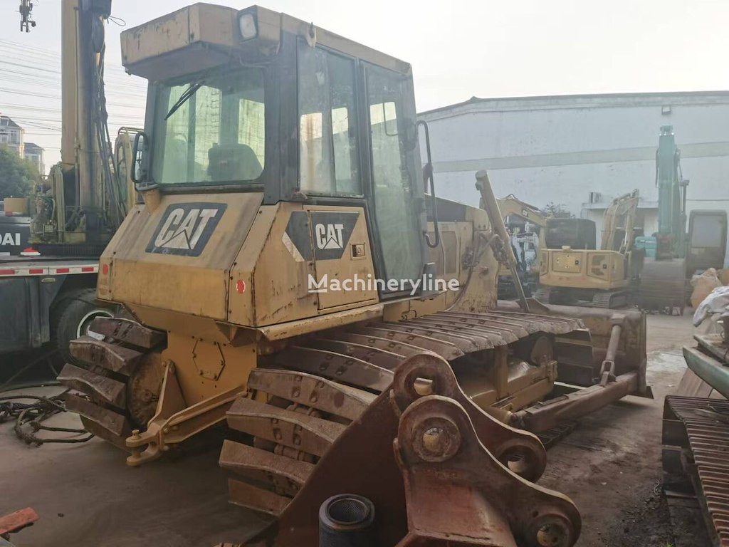Caterpillar D6G2 buldožer