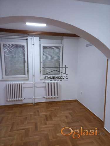 Prodaje se četvorosoban stan na Novom naselju ID#6943