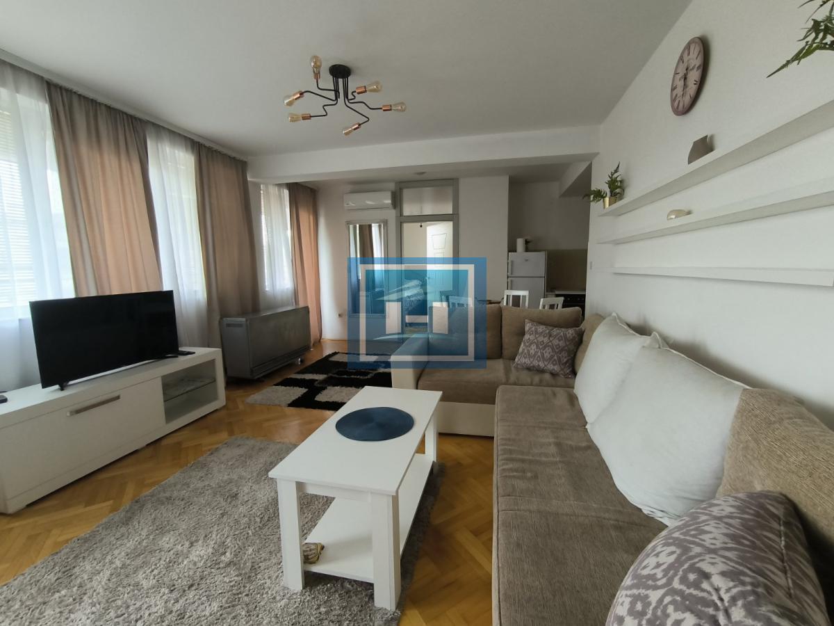 Izdaje se kompletno namešten stan u Ćupriji