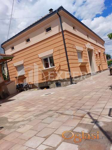 Mrčajevci, 2 kuće sa lokalom i placem