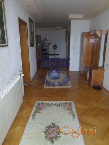 Odlicna kuca u Petrovaradinu 315m2