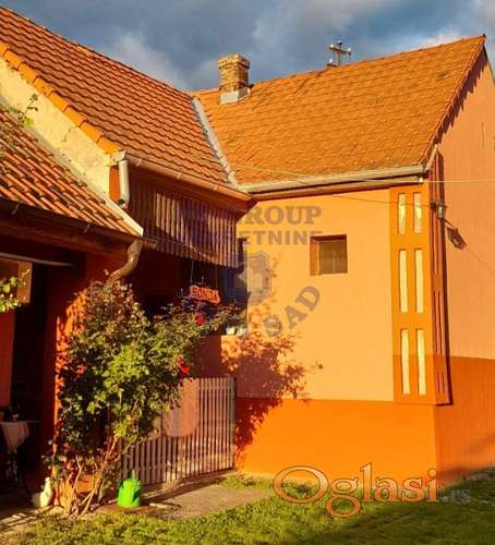 Objekat u mirnom kraju Vrdnika, na oko 800 od centra i oko 2km od kompleksa Fruške terme i Vrdničke Kule.