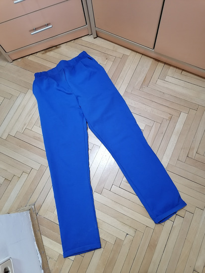 Nove pantalone M