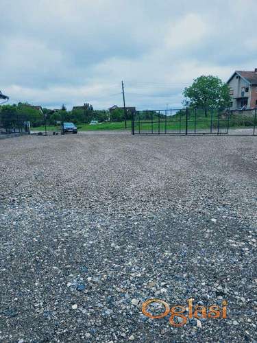 Odličan ograđen plac 1039m2 , nasut tucanik, struja, voda - Klisa