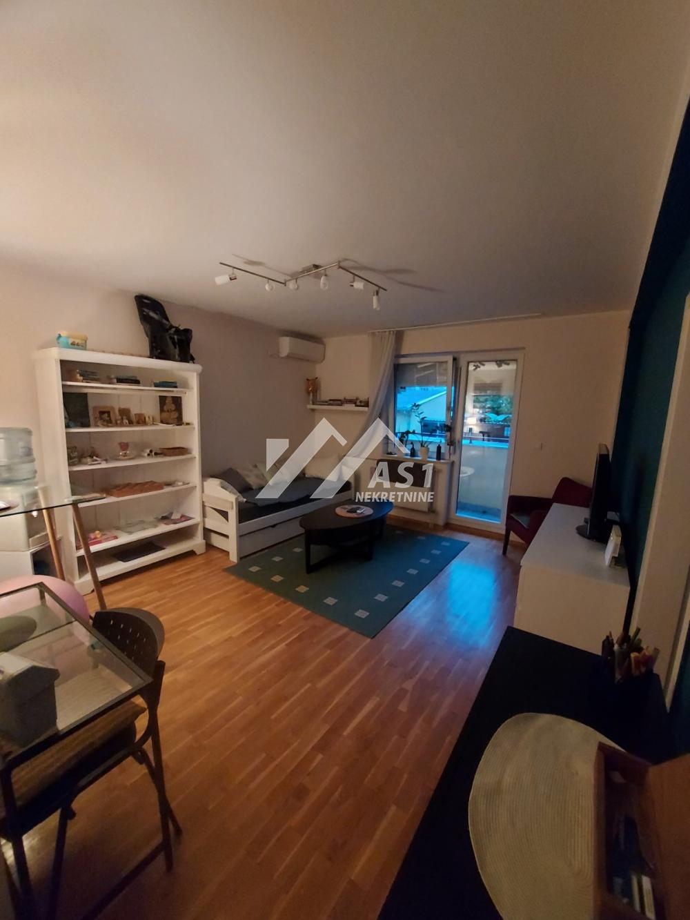 IZDAJE SE PRELEP STAN NA NOVOJ DETELINARI ID#3007 400 €