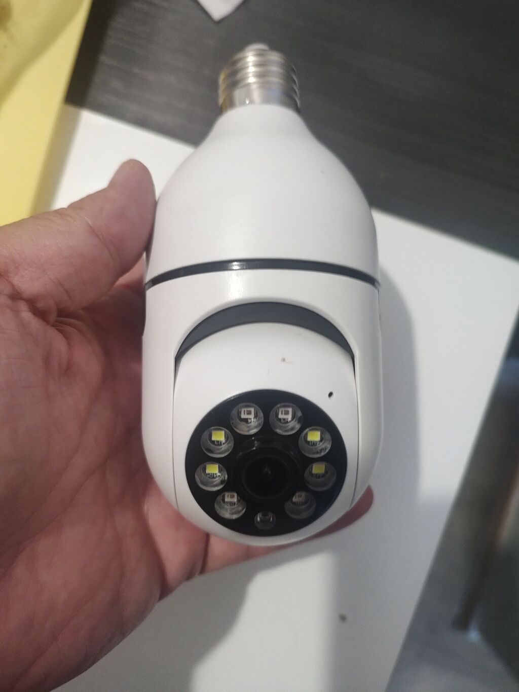 Kamera wifi sijalicna,neznam ispravnosttako stigla