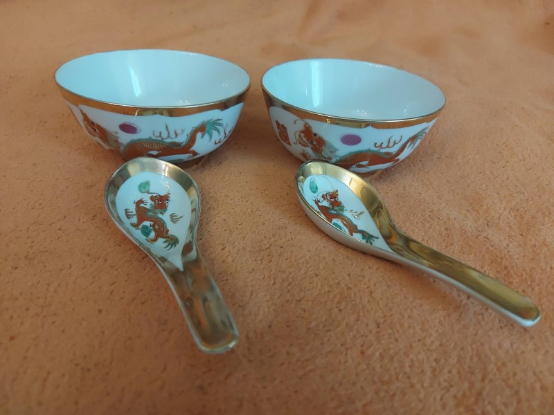 Kineski porcelain tanjire sa porcelain kasikom