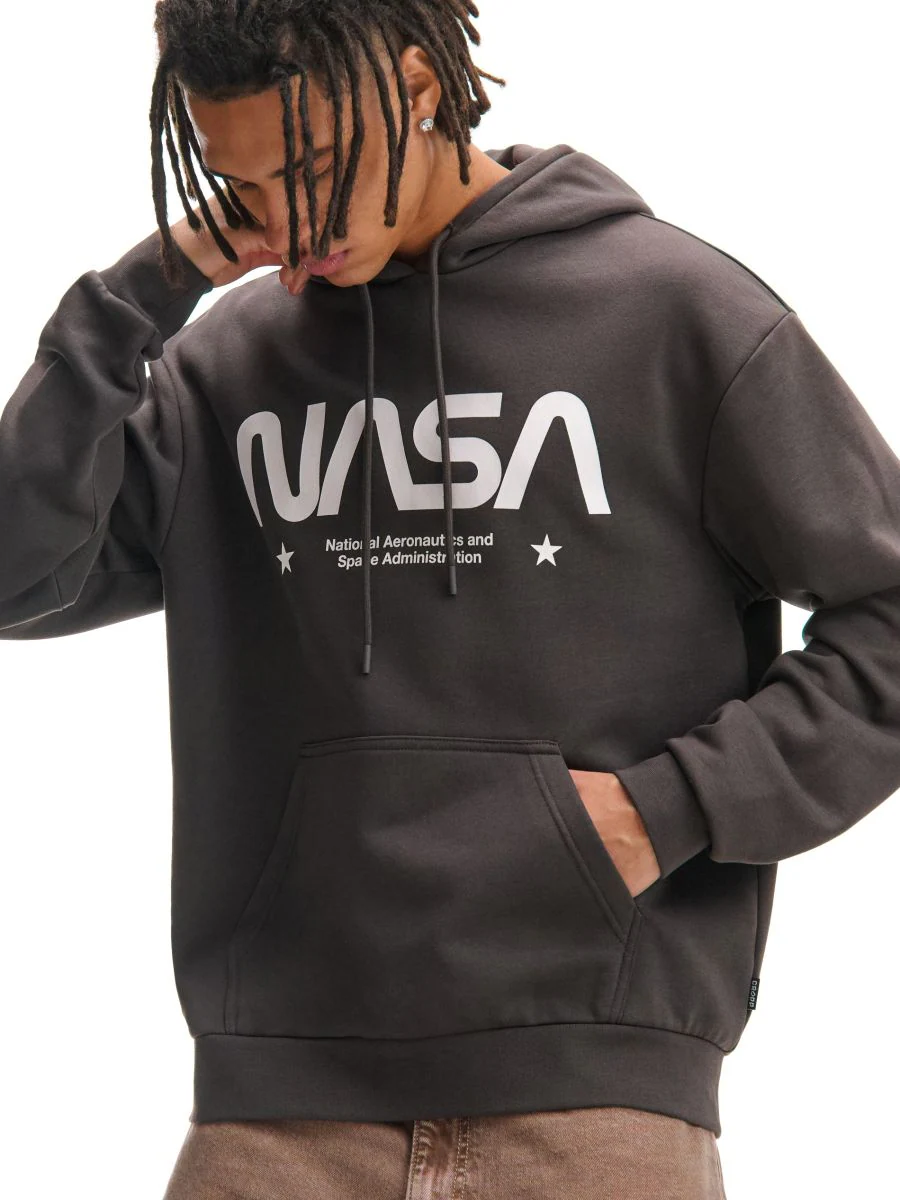 Dukserica s natpisom NASA