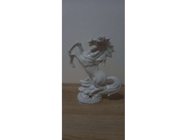 PORCELANSKA FIGURA KONJA