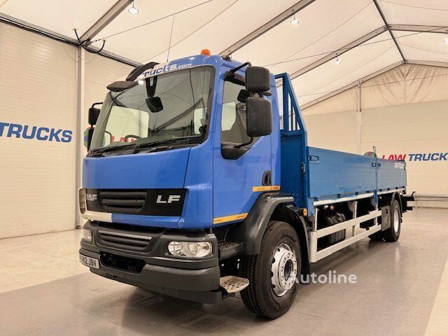 DAF LF55 220 kamion s ravnom platformom